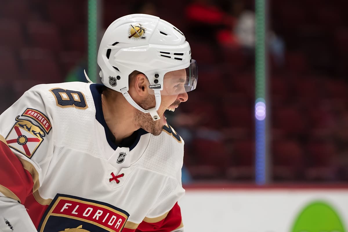 Vancouver Canucks sign Jayce Hawryluk to one-year contract