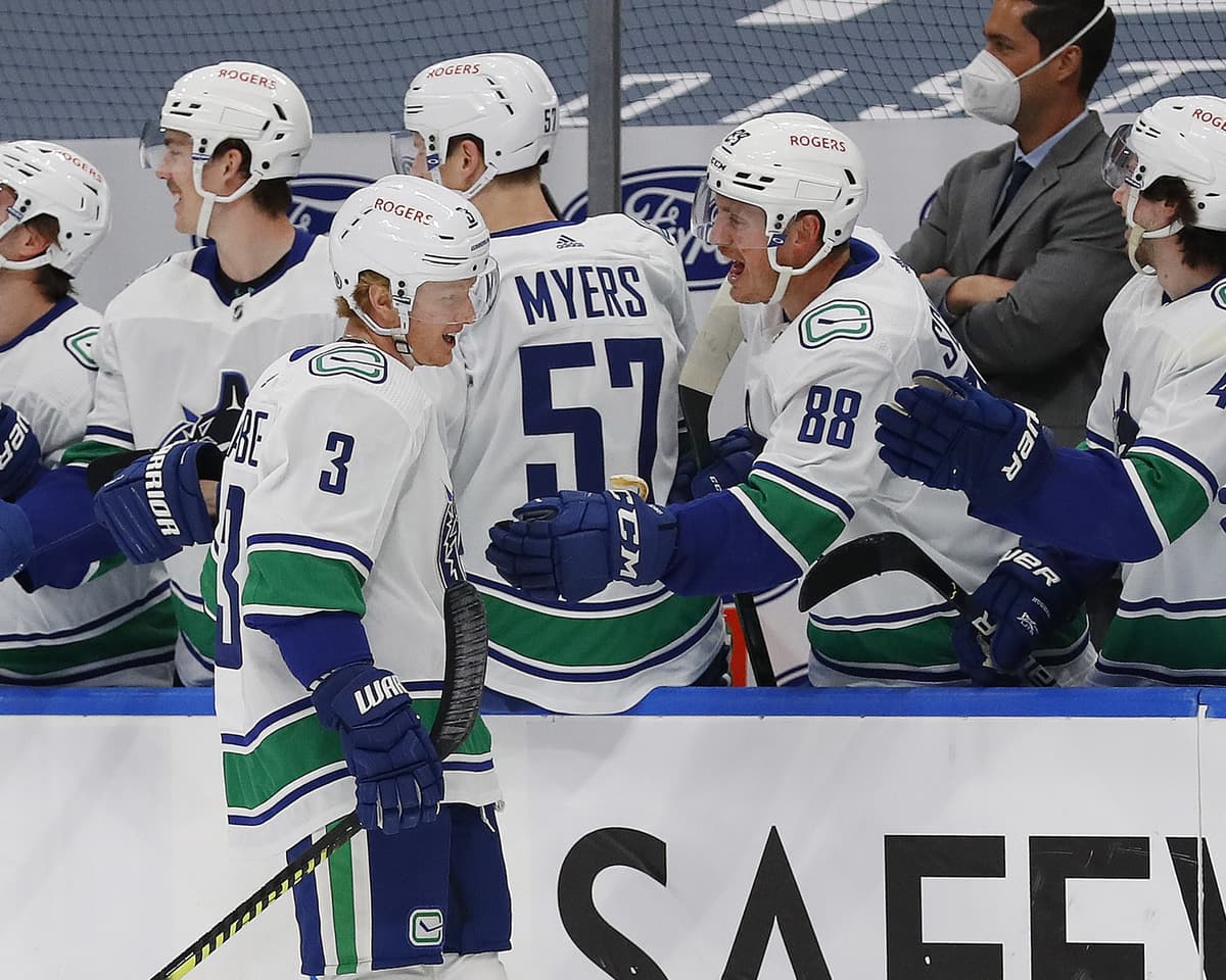 Vancouver Canucks top prospect Jack Rathbone named AHL player of the week