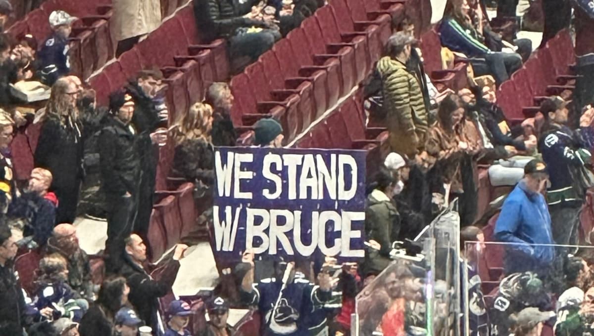 Fan brings “We Stand with Bruce” sign to Canucks’ game vs. Avalanche