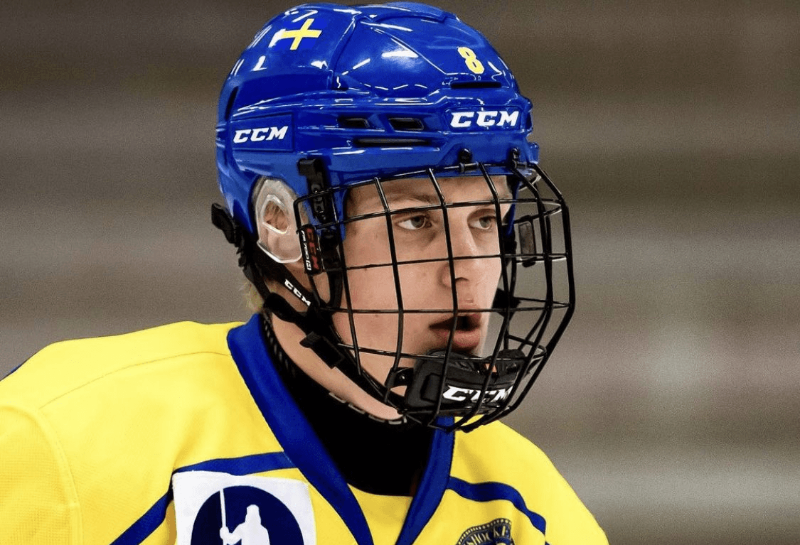 Canucks assign defenceman Elias Pettersson to AHL Abbotsford