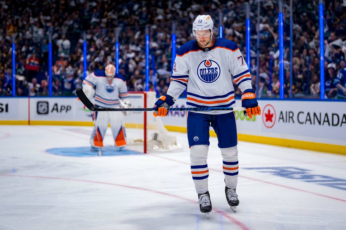 Vancouver Canucks sign Vincent Desharnais to two-year deal at $2 ...