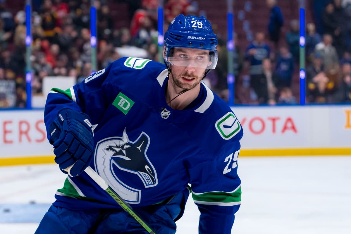 Canucks’ Marcus Pettersson named to Sweden’s IIHF World Championship roster