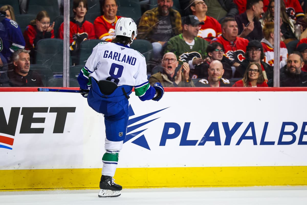 Canucks officially announce 6-year contract extension for Conor Garland