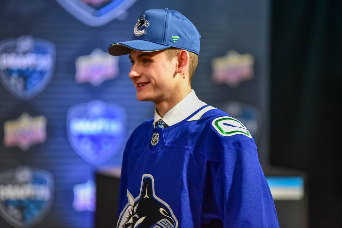 Canucks sign goaltender Aleksei Medvedev to three-year entry-level contract