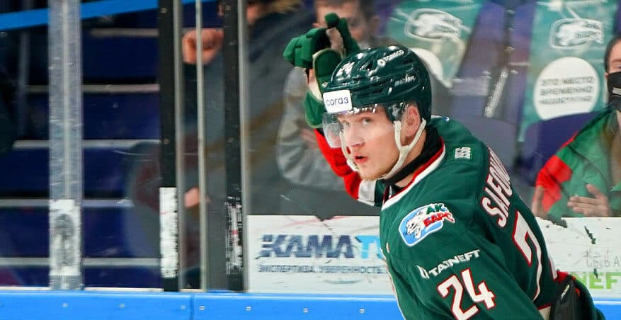 Canucks acquire centre Ilya Safonov from Blackhawks for future ...